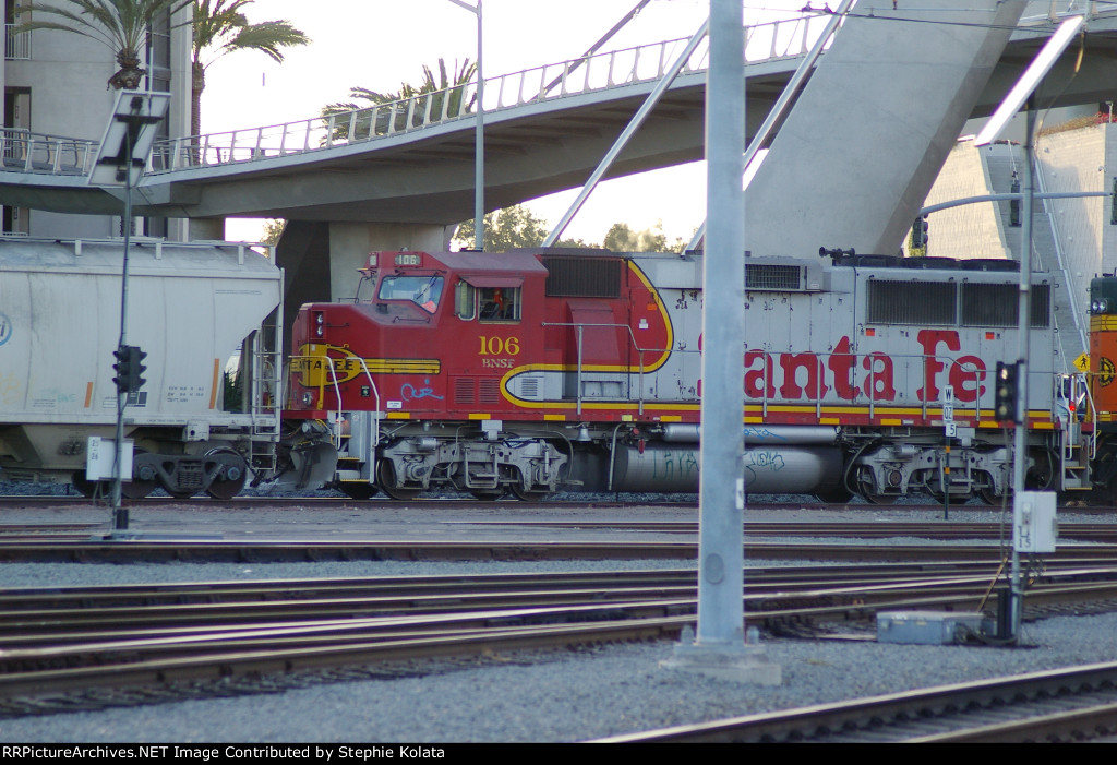 BNSF 106 STILL SANTA FE PAINT